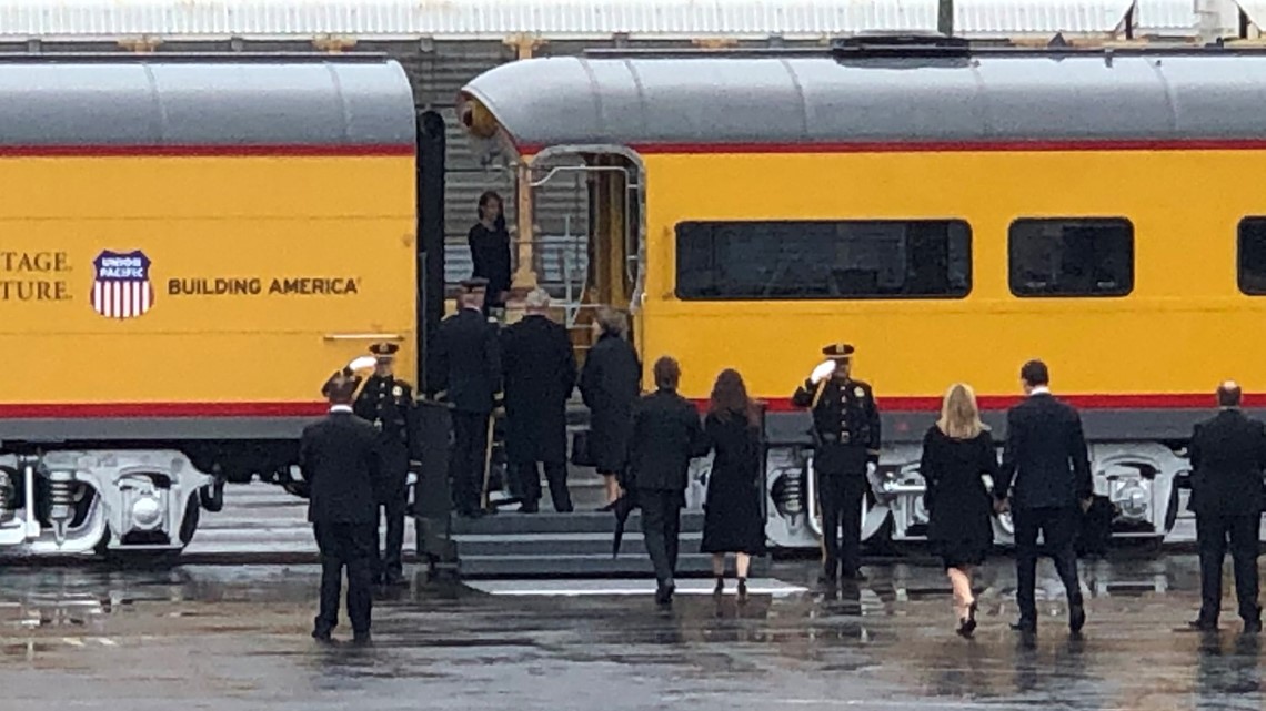 PHOTOS: 4141 train carries President Bush to College Station | khou.com