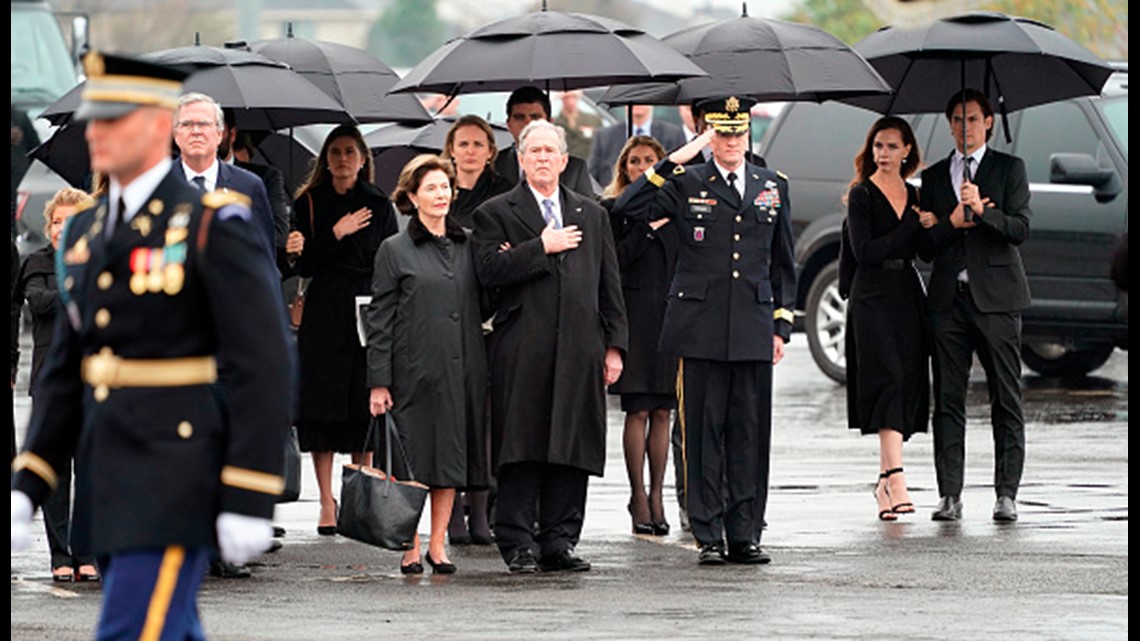 PHOTOS: 4141 train carries President Bush to College Station | khou.com