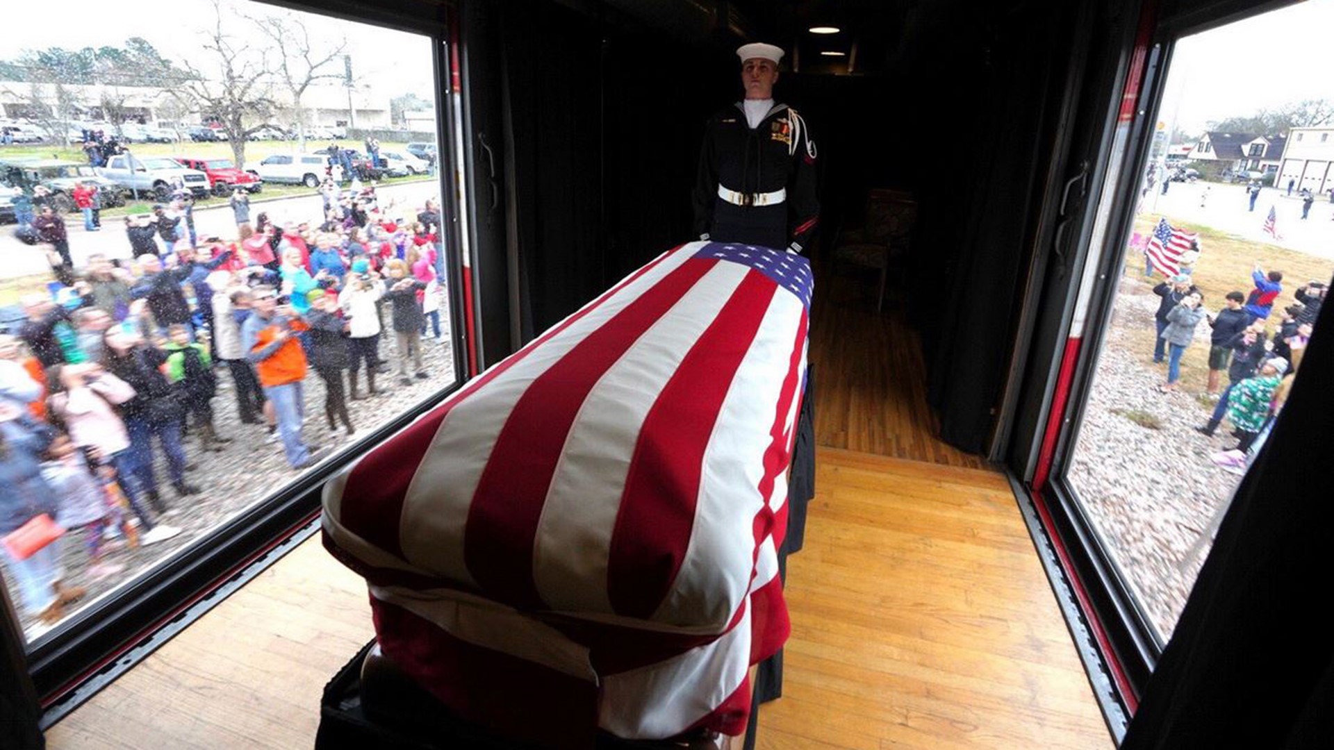 PHOTOS: 4141 train carries President Bush to College Station | khou.com