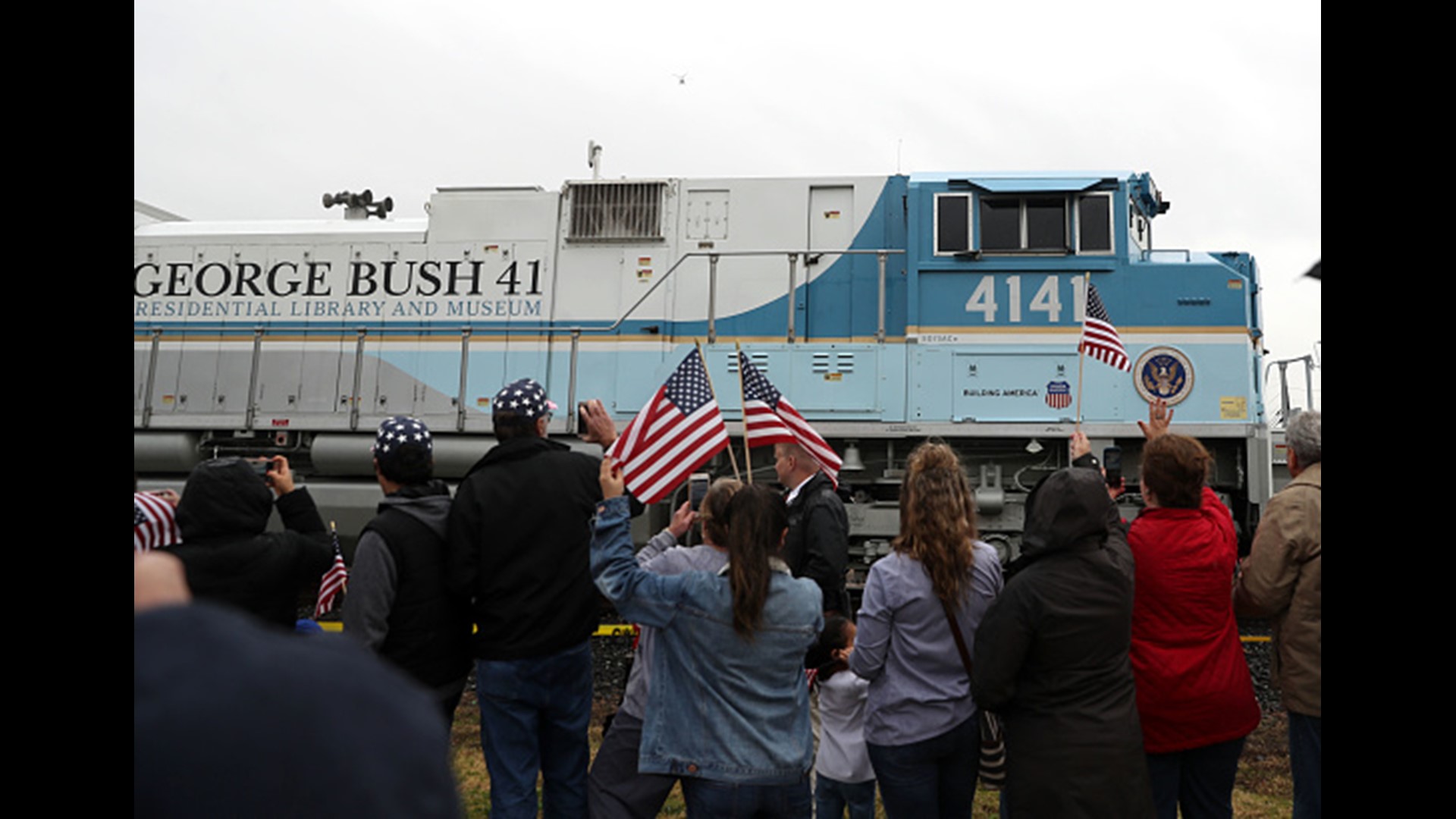PHOTOS: 4141 train carries President Bush to College Station | khou.com