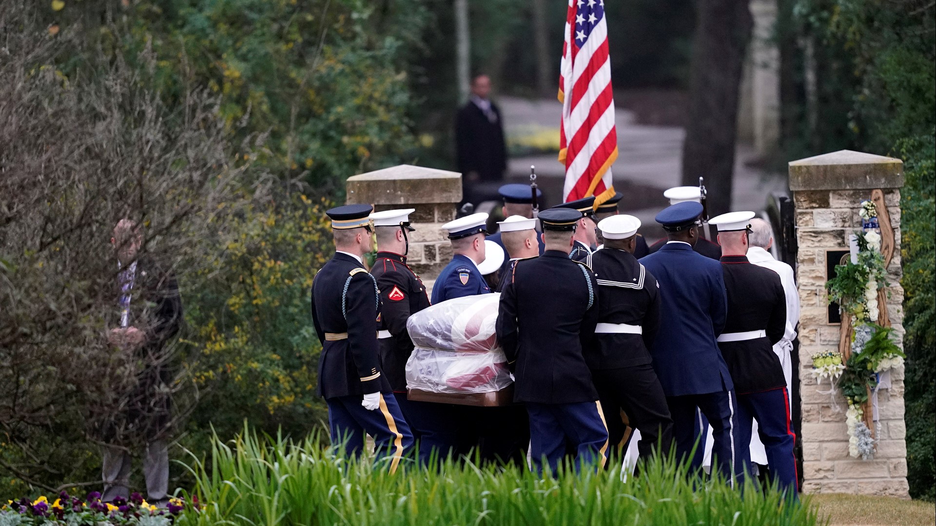 President Bush's burial site opens to the public Saturday | khou.com