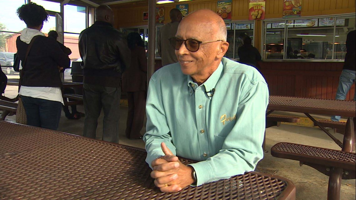 Frenchy’s owner dishes on delayed move | khou.com