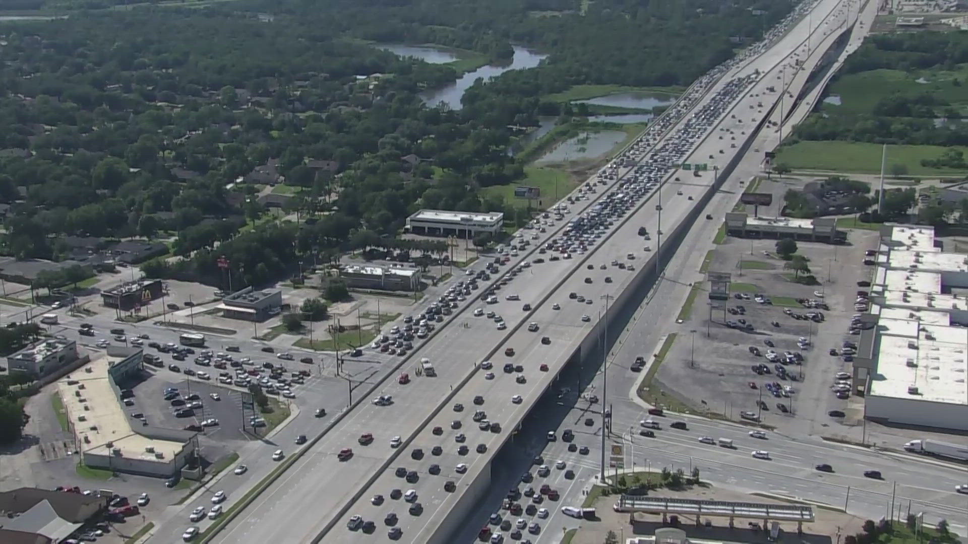 Houston traffic: Gulf Freeway at 518 shut down due to wreck | khou.com