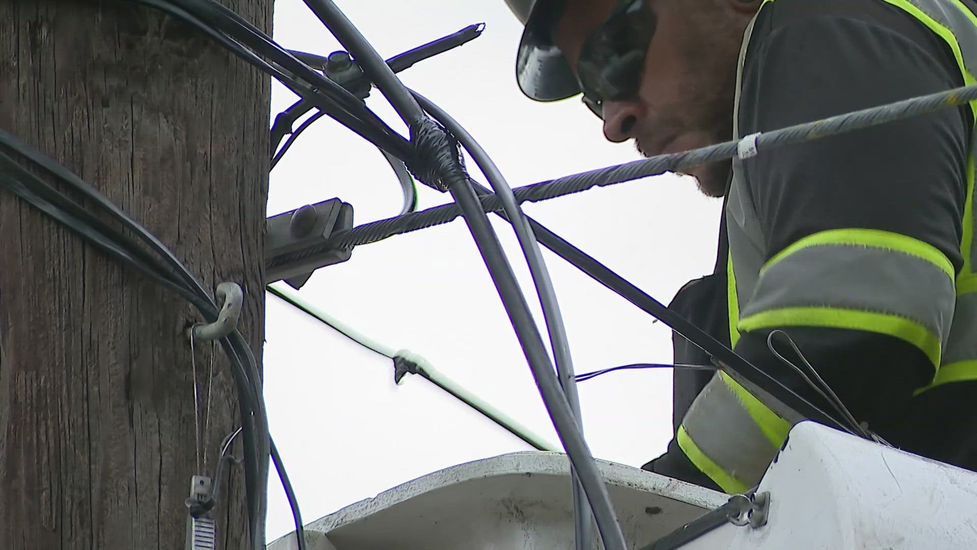 AT&T crews work to restore cable, internet service in Heights | khou.com