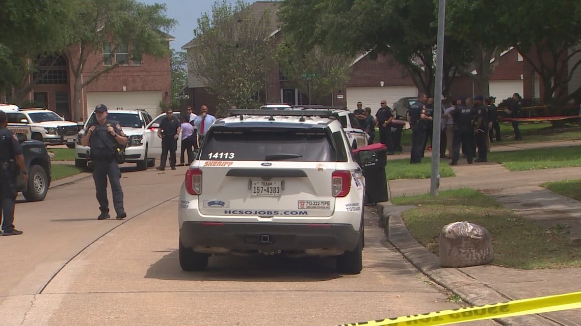 Man shot by HCSO deputy after accused of charging at him with knife ...