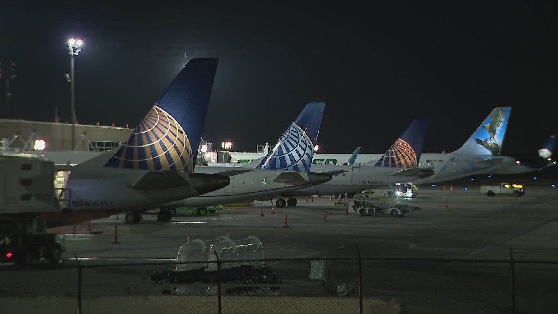 Houston airports brace for cancellations as government shutdown reaches critical point | khou.com
