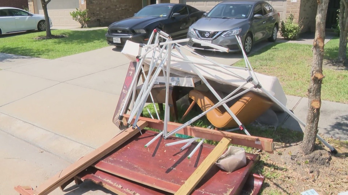 Heavy trash piling up in South Houston | khou.com