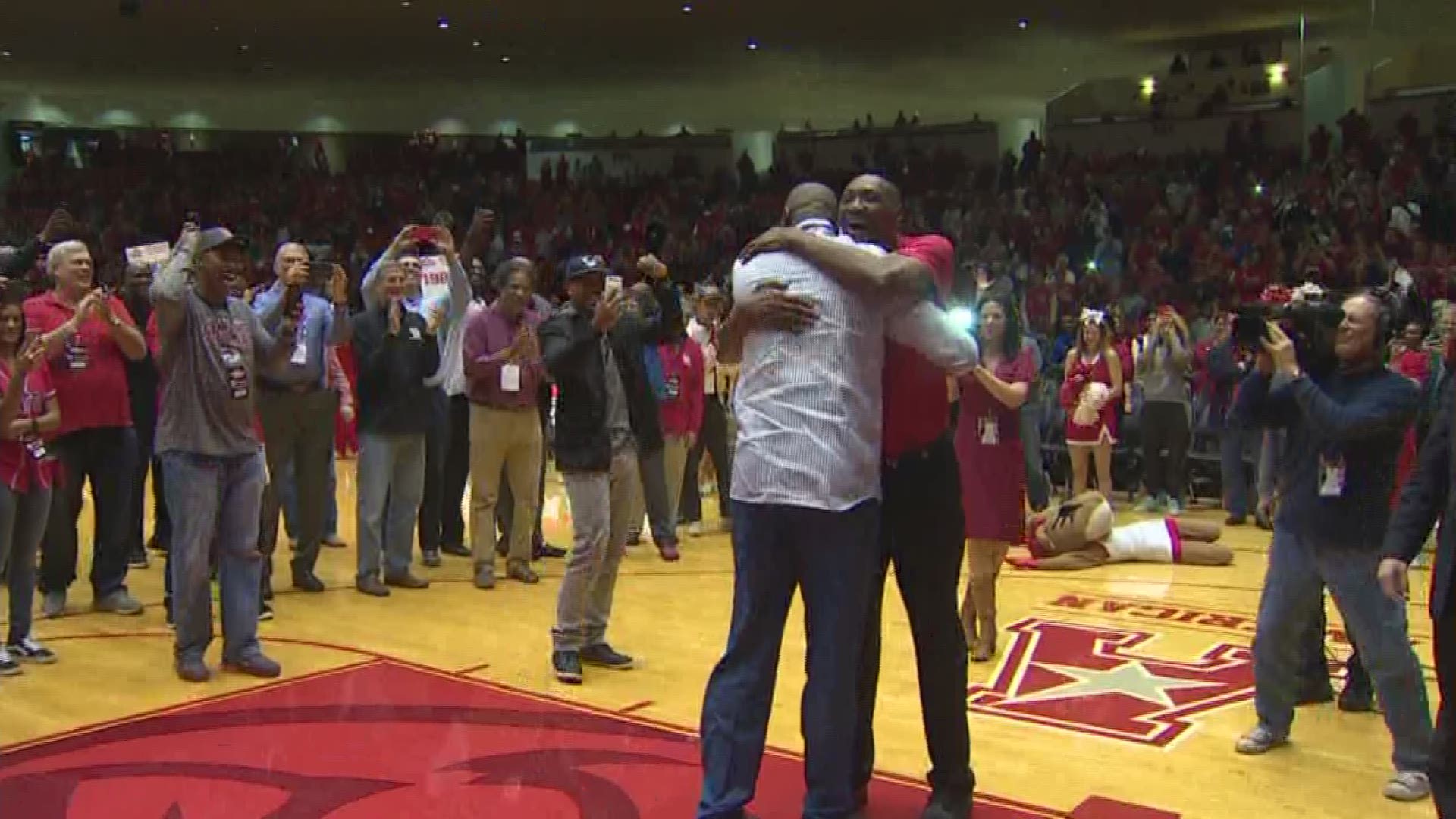 Houston bids farewell to Hofheinz Pavilion after nearly 48 years | khou.com