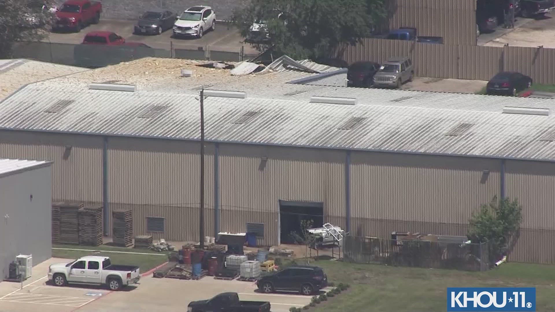Raw video: Emergency response to explosion in building in Clear Lake ...