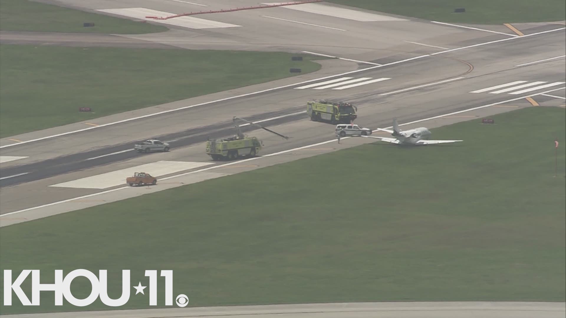 Small plane runs off runway at Hobby Airport | khou.com