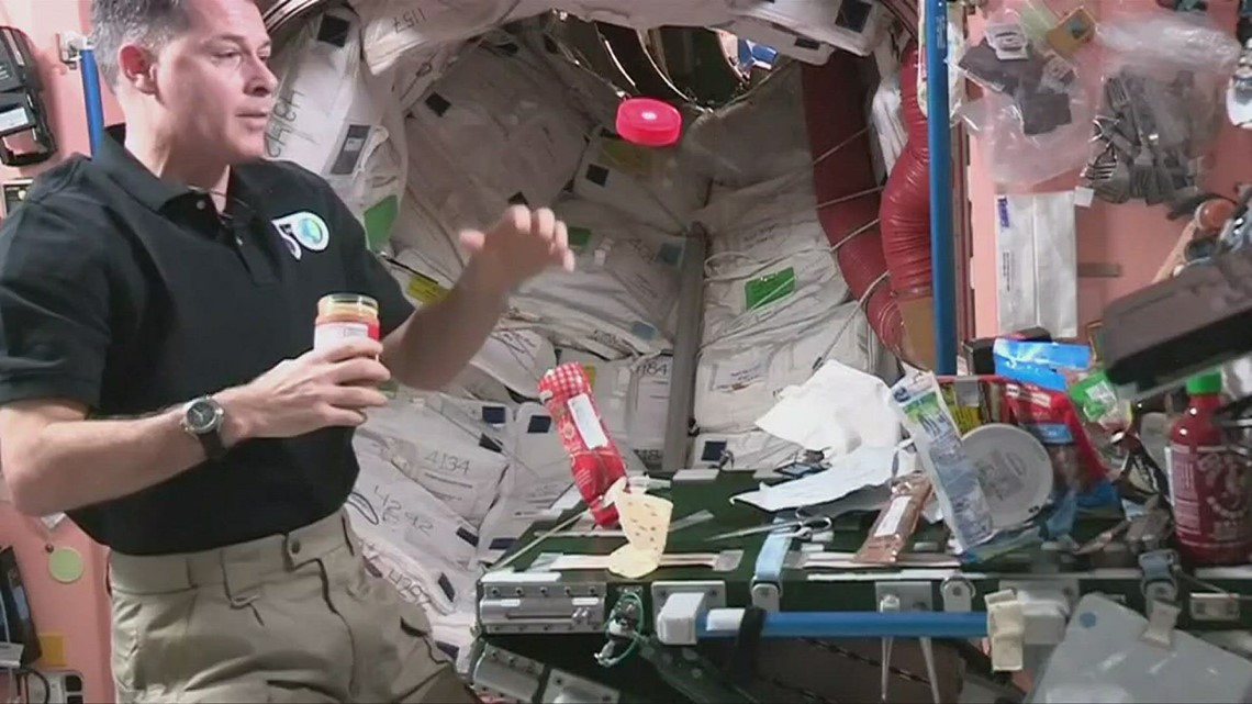 How to make a PB&J sandwich in space | khou.com