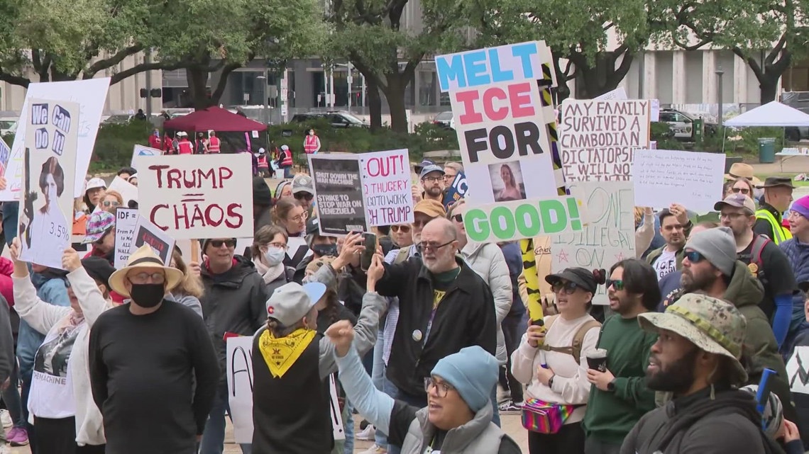 ‘It shook me up’ | Hundreds protest ICE outside Houston City Hall after ...