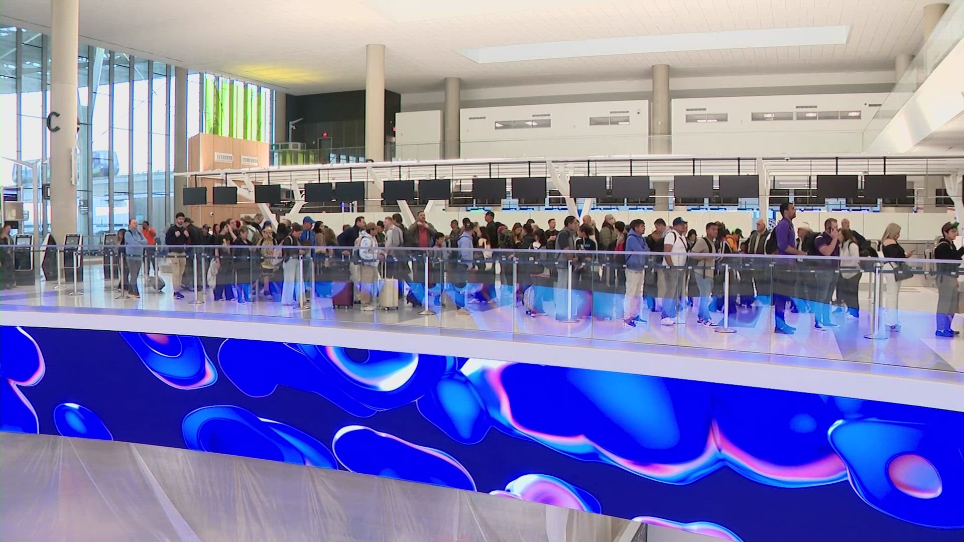 Ground stop at Hobby Airport until 6 p.m. due to staffing issues; TSA ...