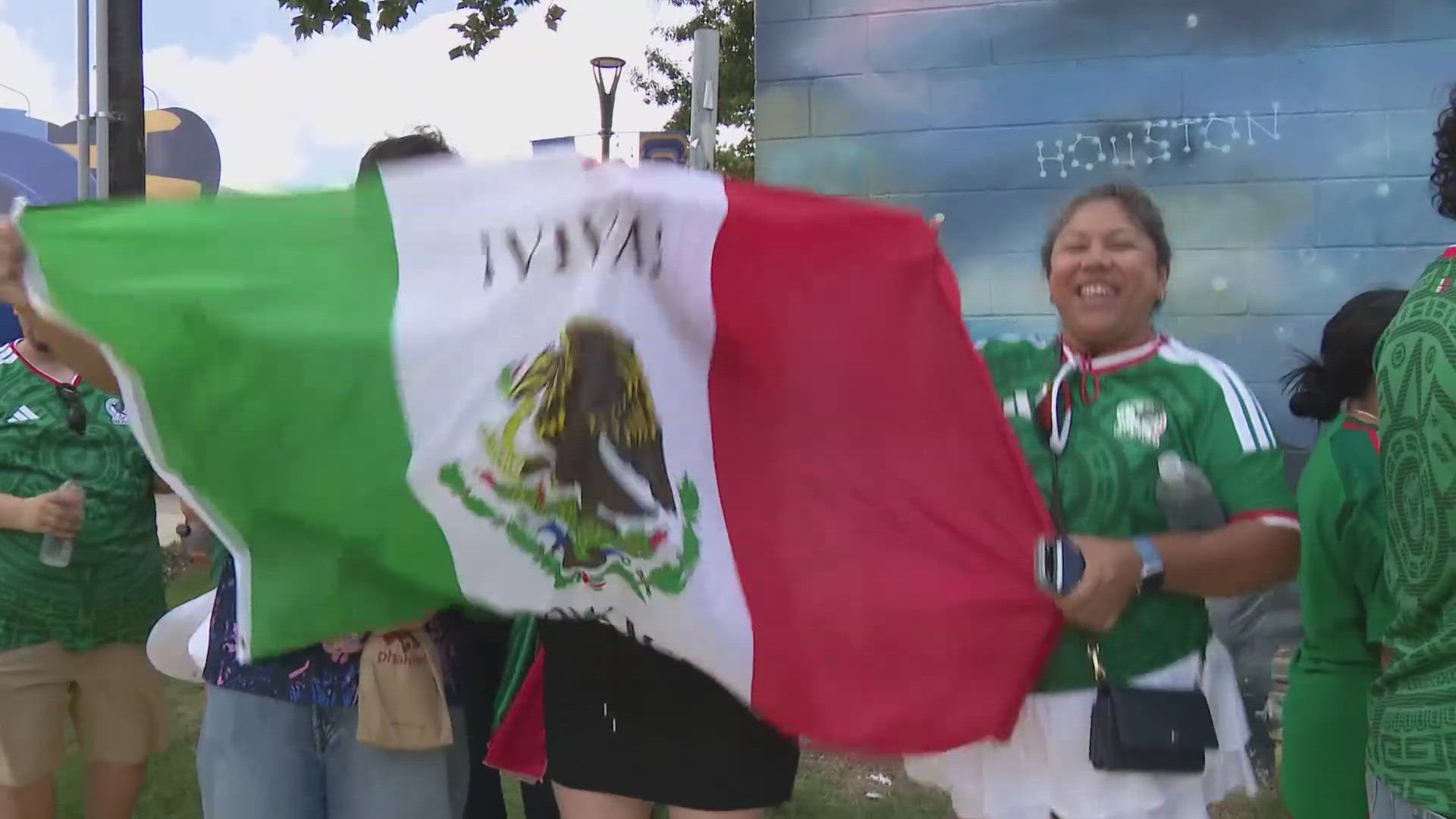 FIFA Fan Fest in Houston draws massive crowds on opening day | khou.com