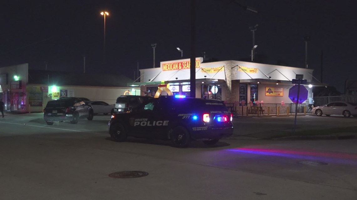 HPD: 2 men shot during fight over stolen fun outside Houston sports bar ...