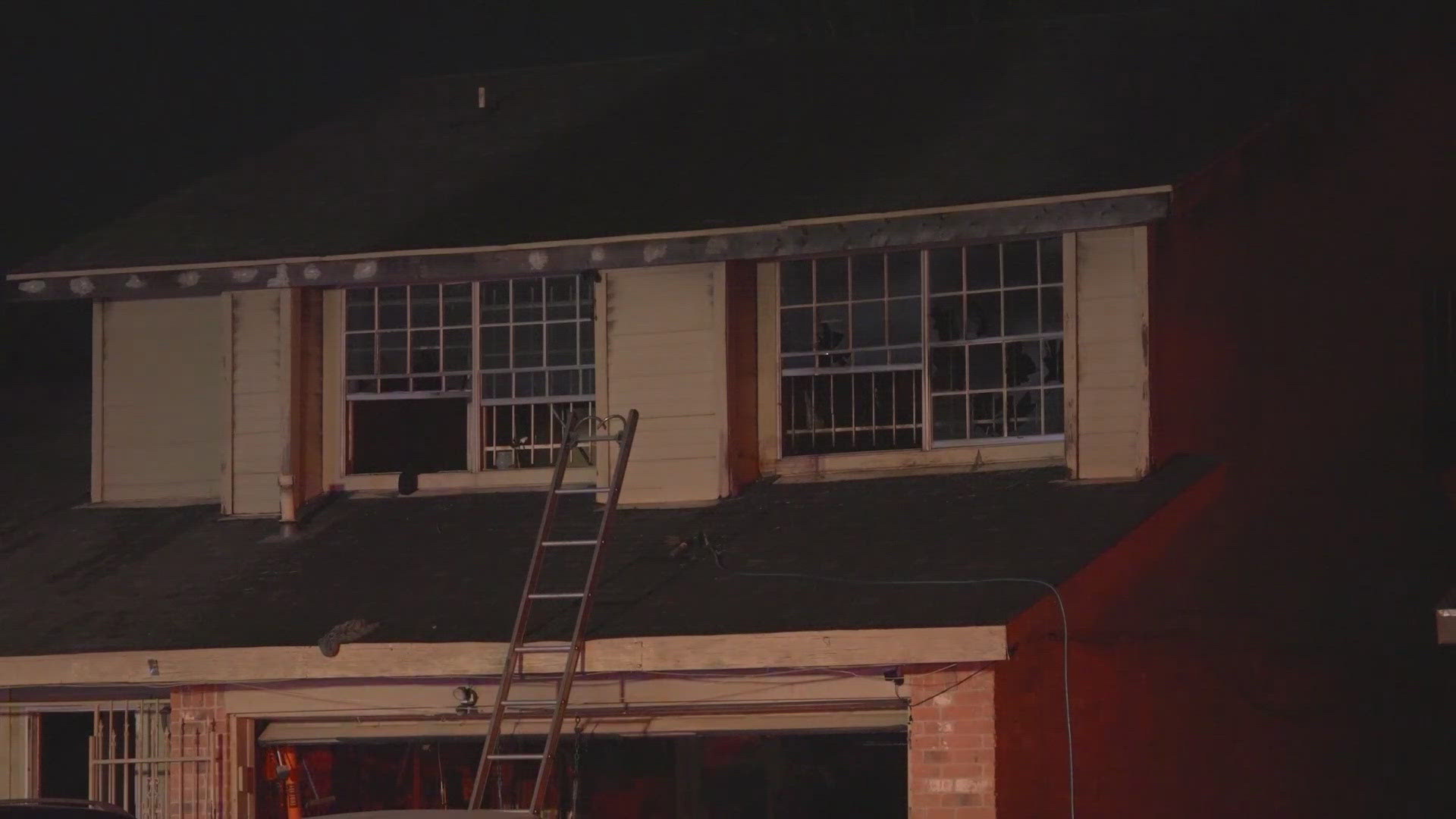 Child dead, mother critically hurt after northwest Houston house fire ...