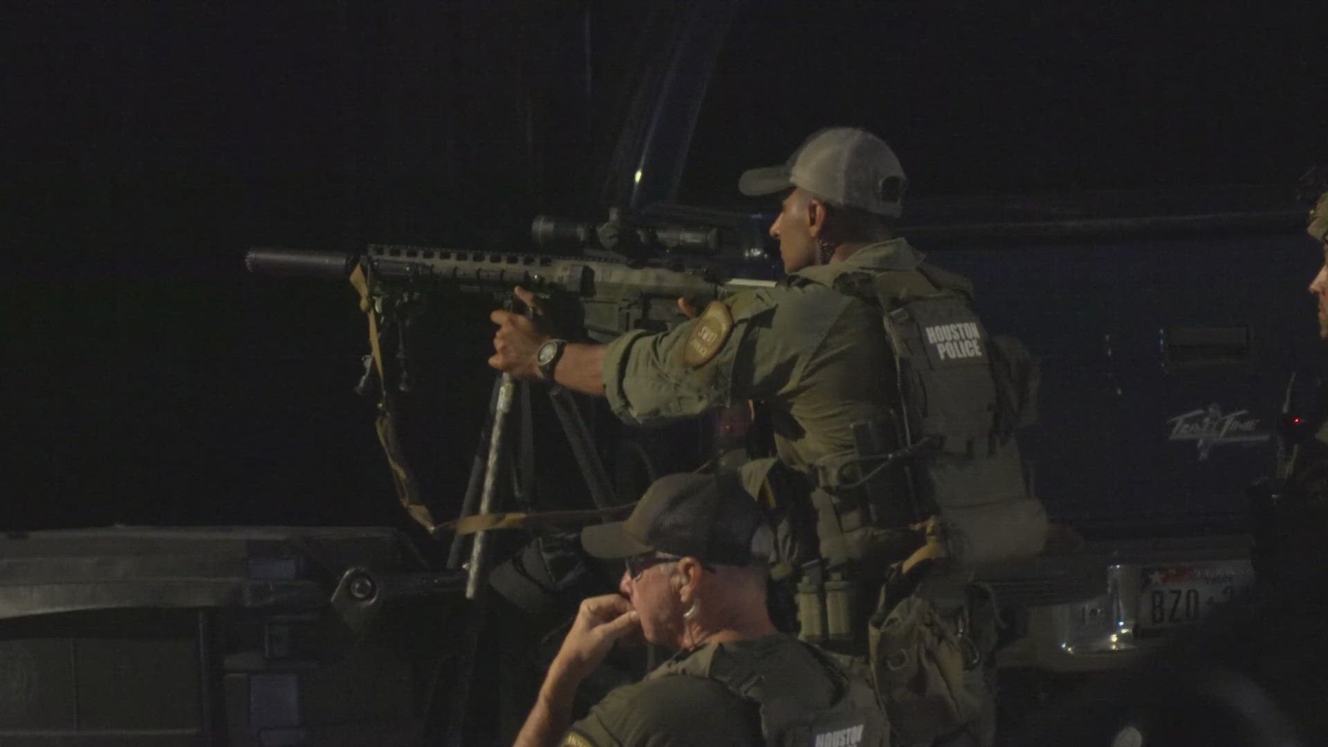 Wild chase across Houston ends in hours-long overnight SWAT standoff ...