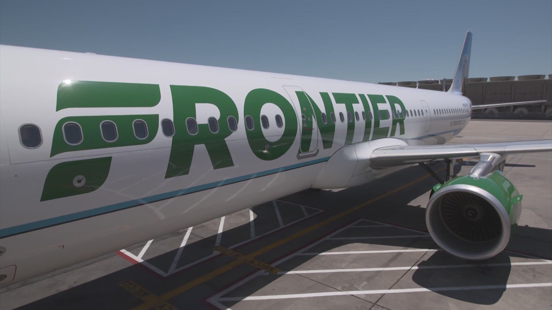 Frontier Airlines offers guaranteed empty middle seat option | khou.com