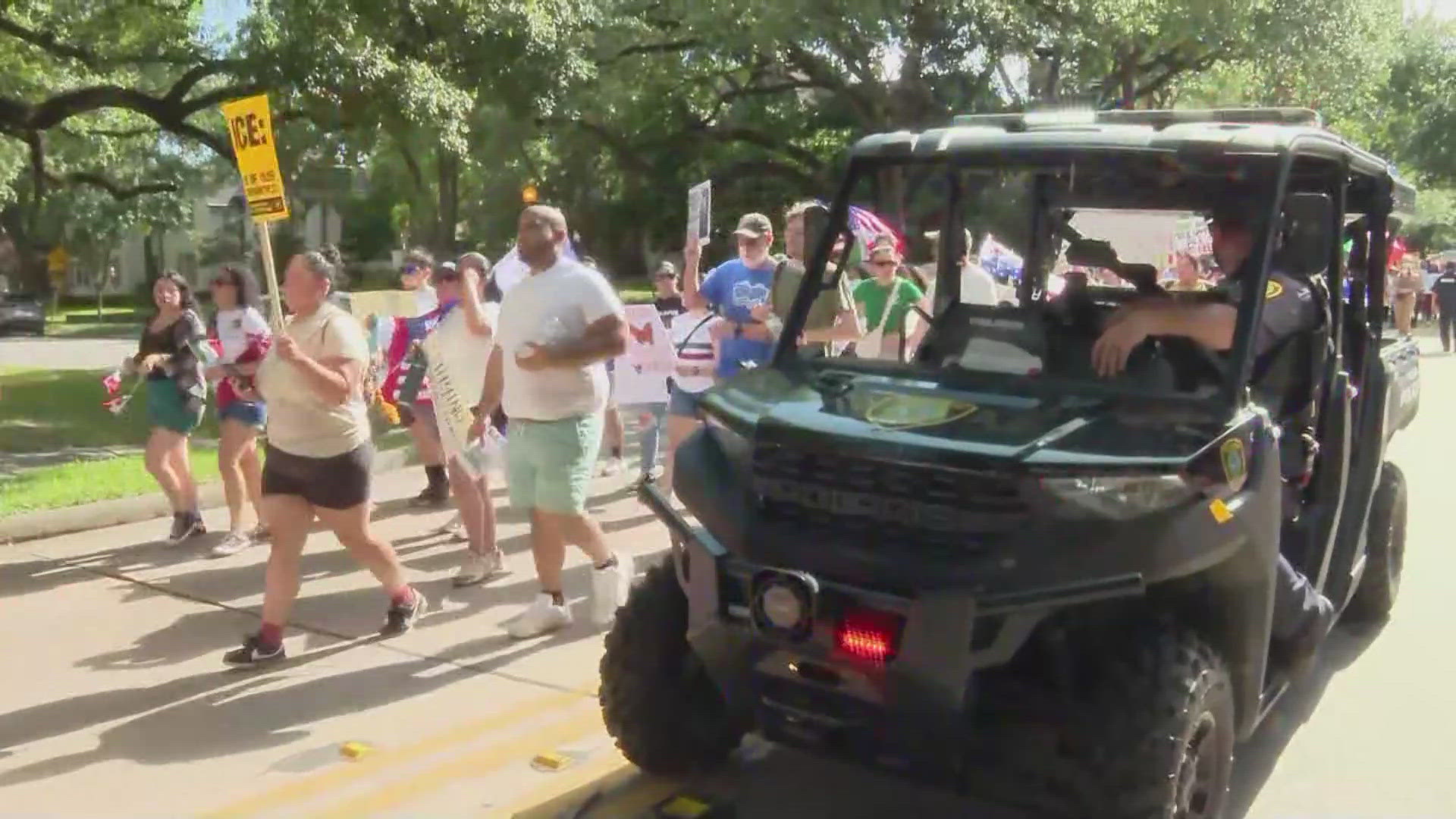 Houstonians protest deportations amid LA immigration raids | khou.com