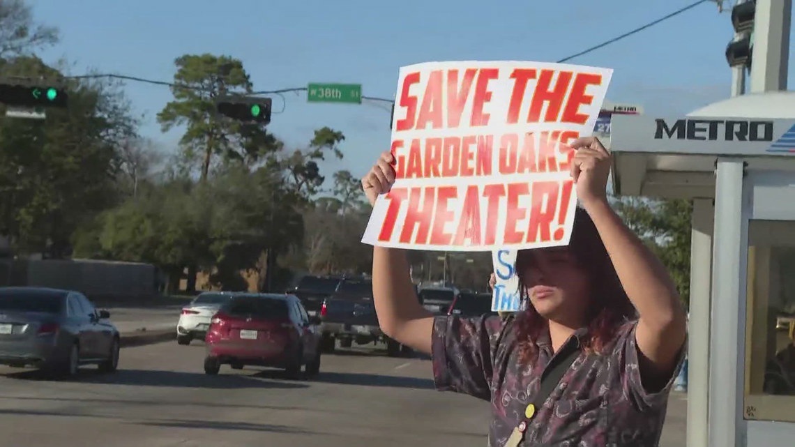 Signs removed at historic Garden Oaks Theater | khou.com