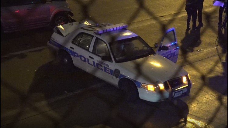 Houston police officer suffers fractured rib after rear-ended on US 59 ...