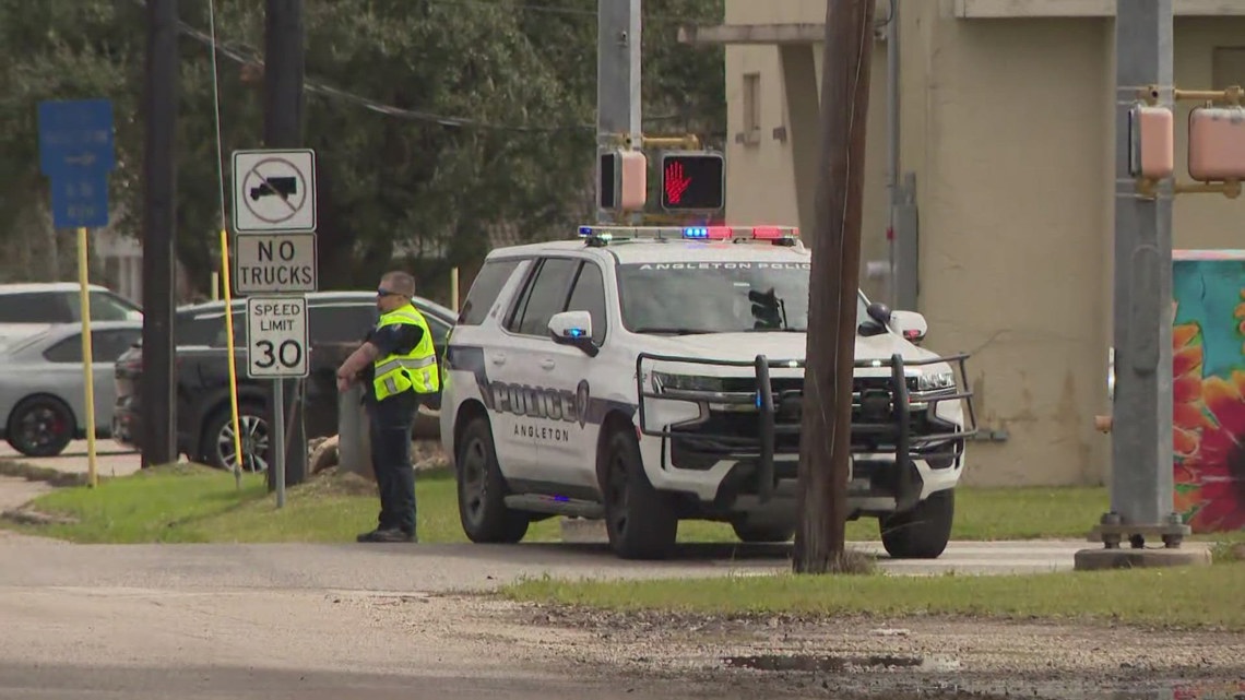 Evacuation in downtown Angleton, Texas lifted after bomb scare | khou.com
