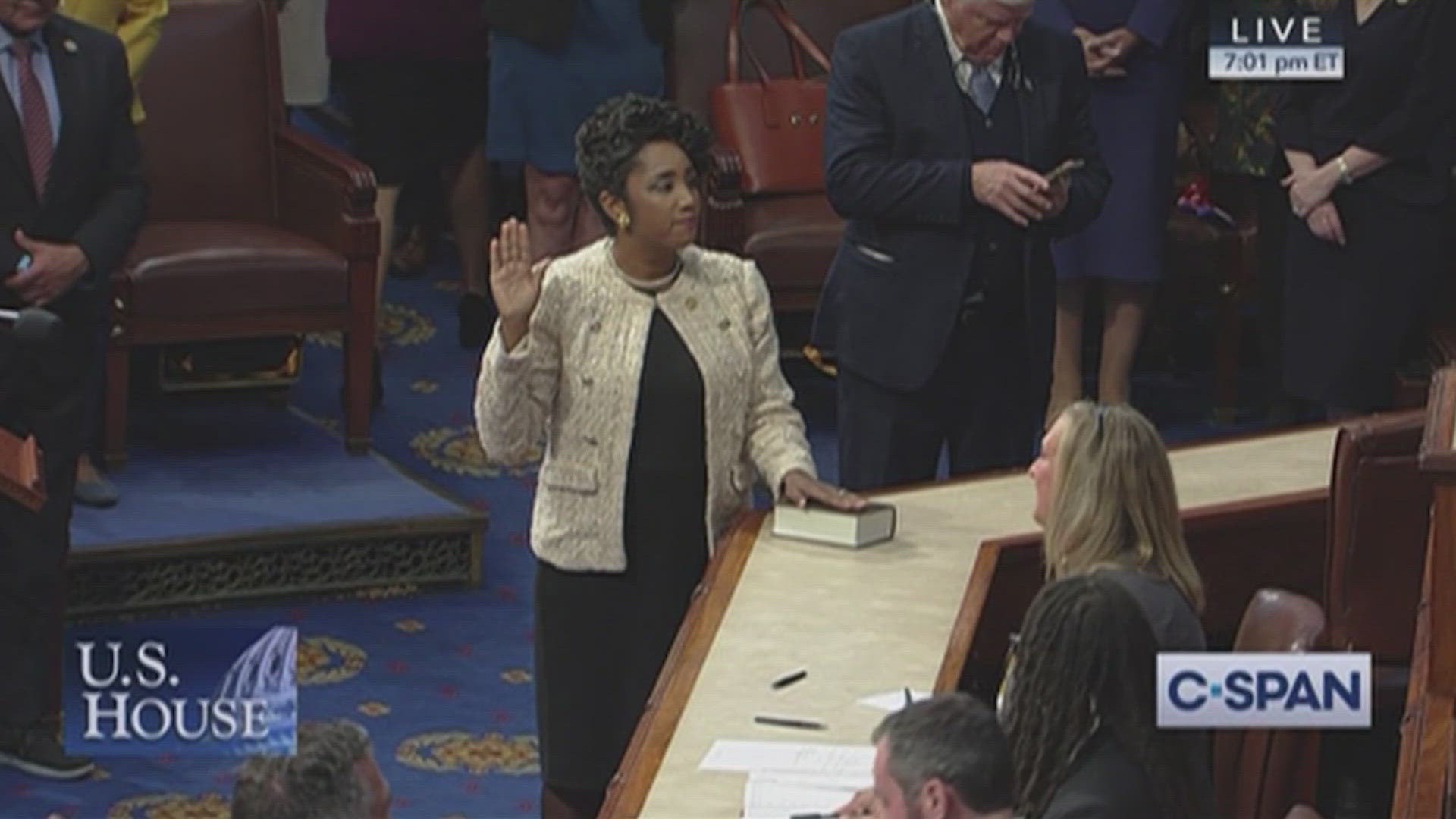Erica Lee Carter sworn in for Texas' District 18 seat | khou.com