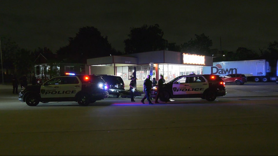 1 shot, 2 stabbed in bar fight in Houston | khou.com