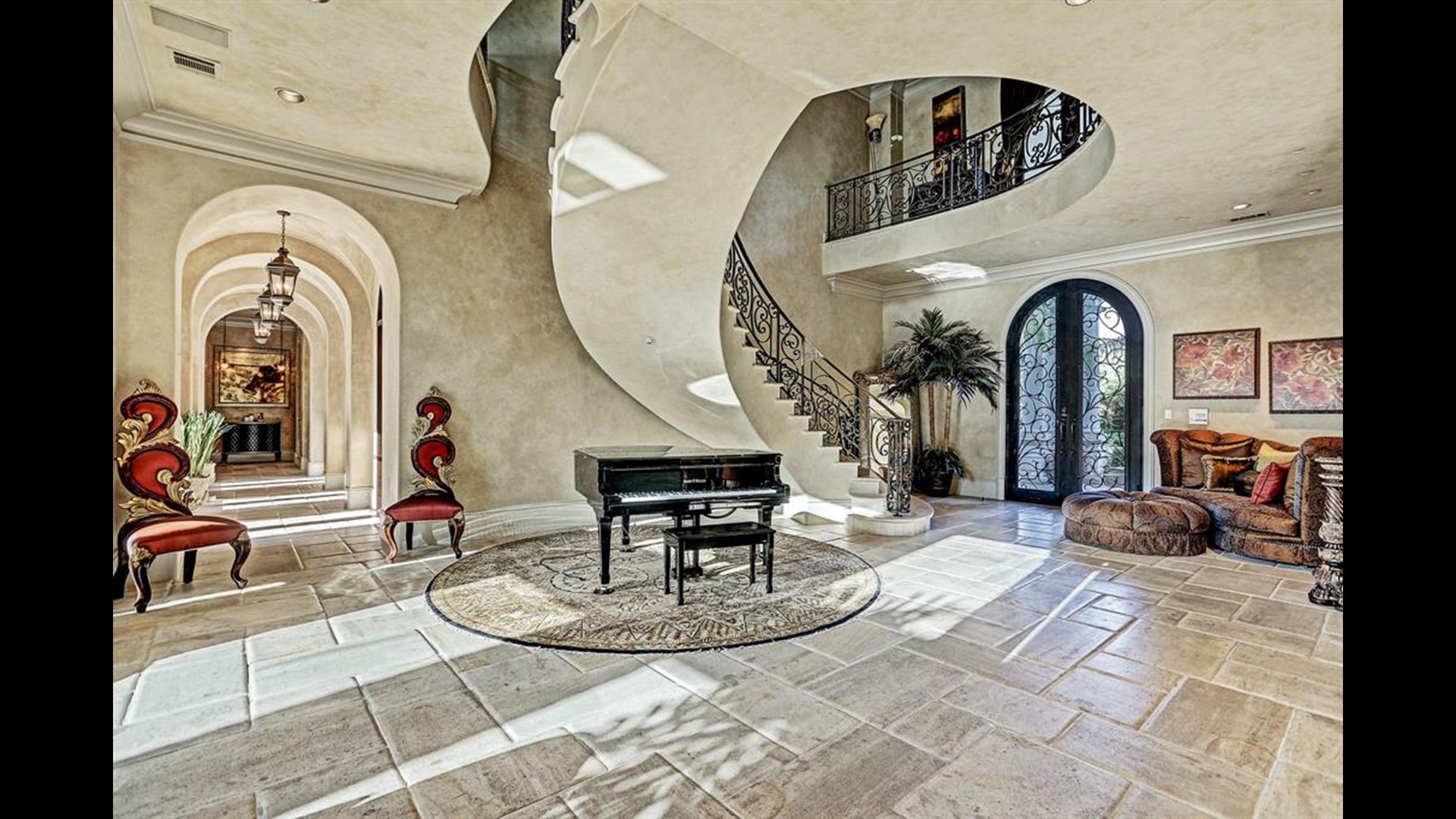 Take a look inside Tracy McGrady's Texas-size mansion | khou.com