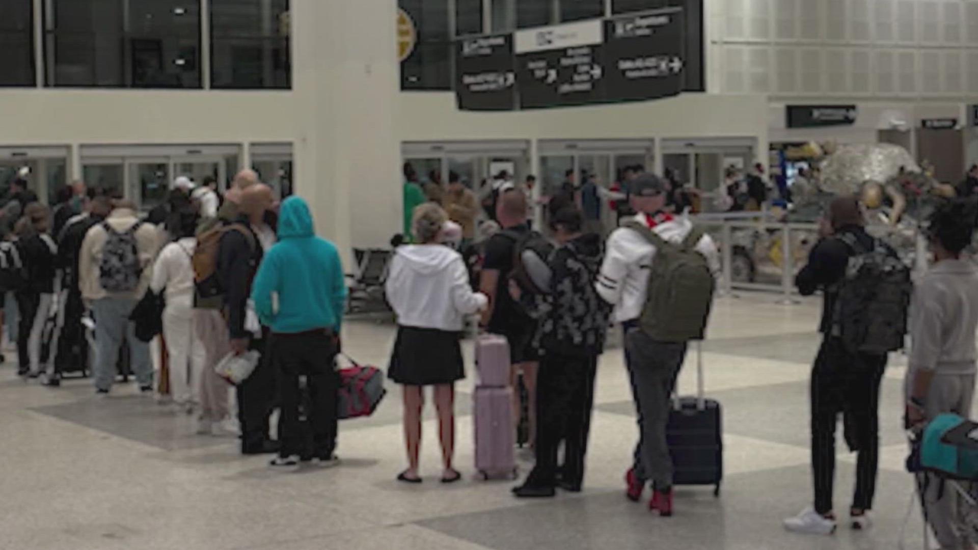 Long TSA lines reported at Bush Airport amid government shutdown | khou.com