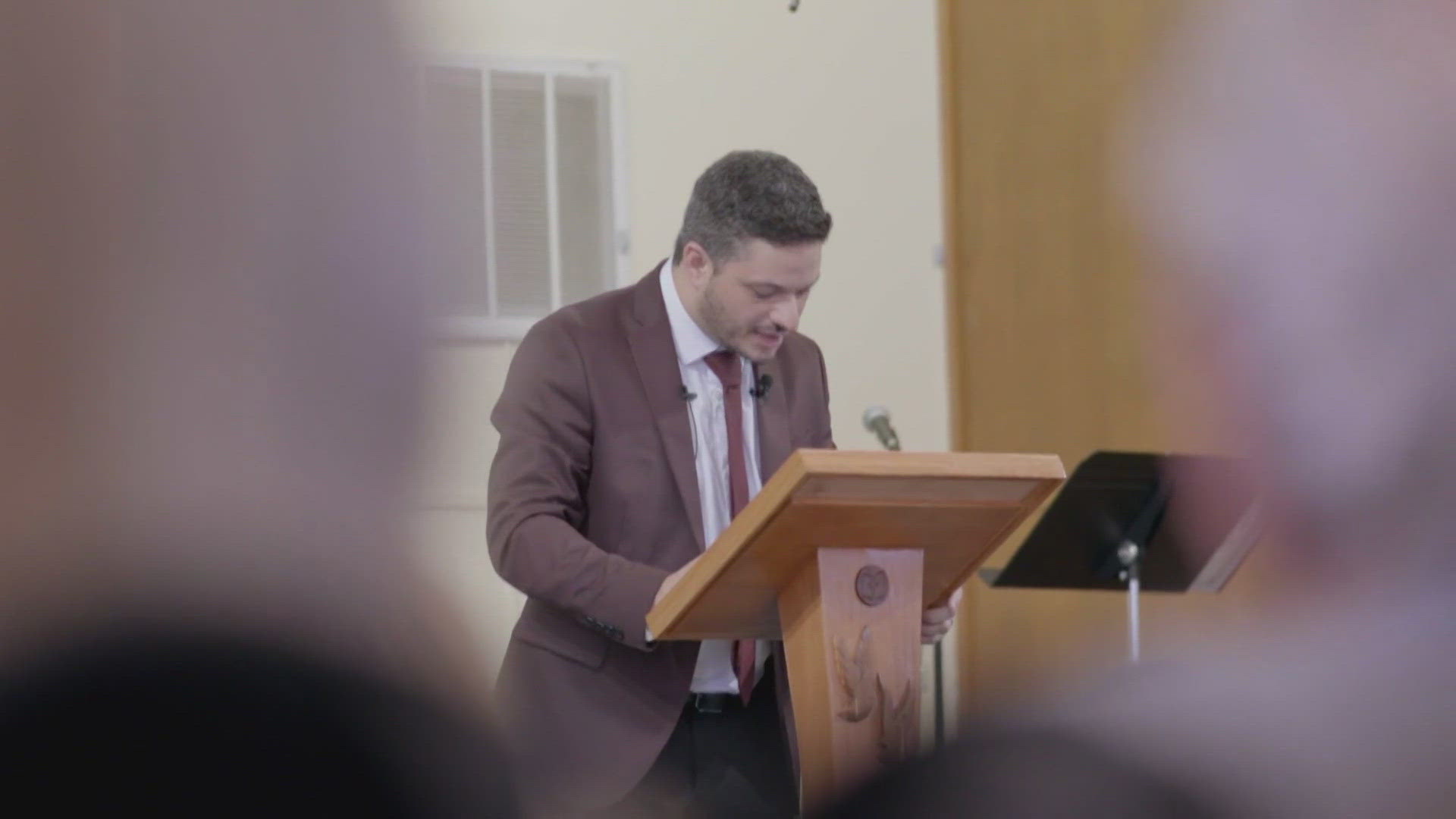 Texas pastor forced to leave U.S. amid visa backlog | khou.com