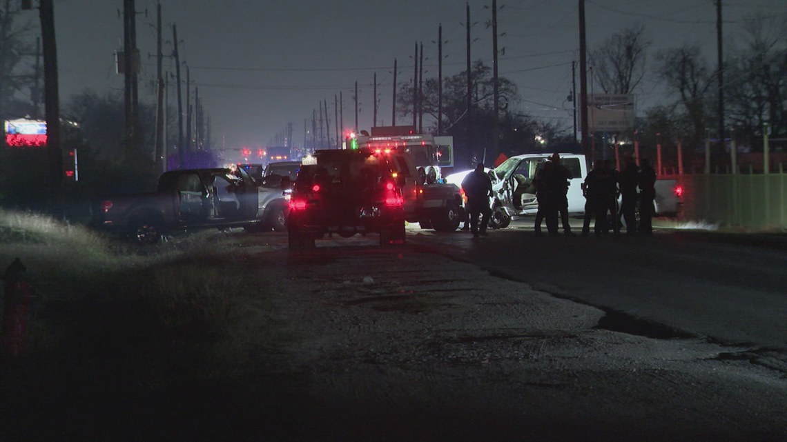 4 rushed to hospital after head-on crash in east Harris County | khou.com