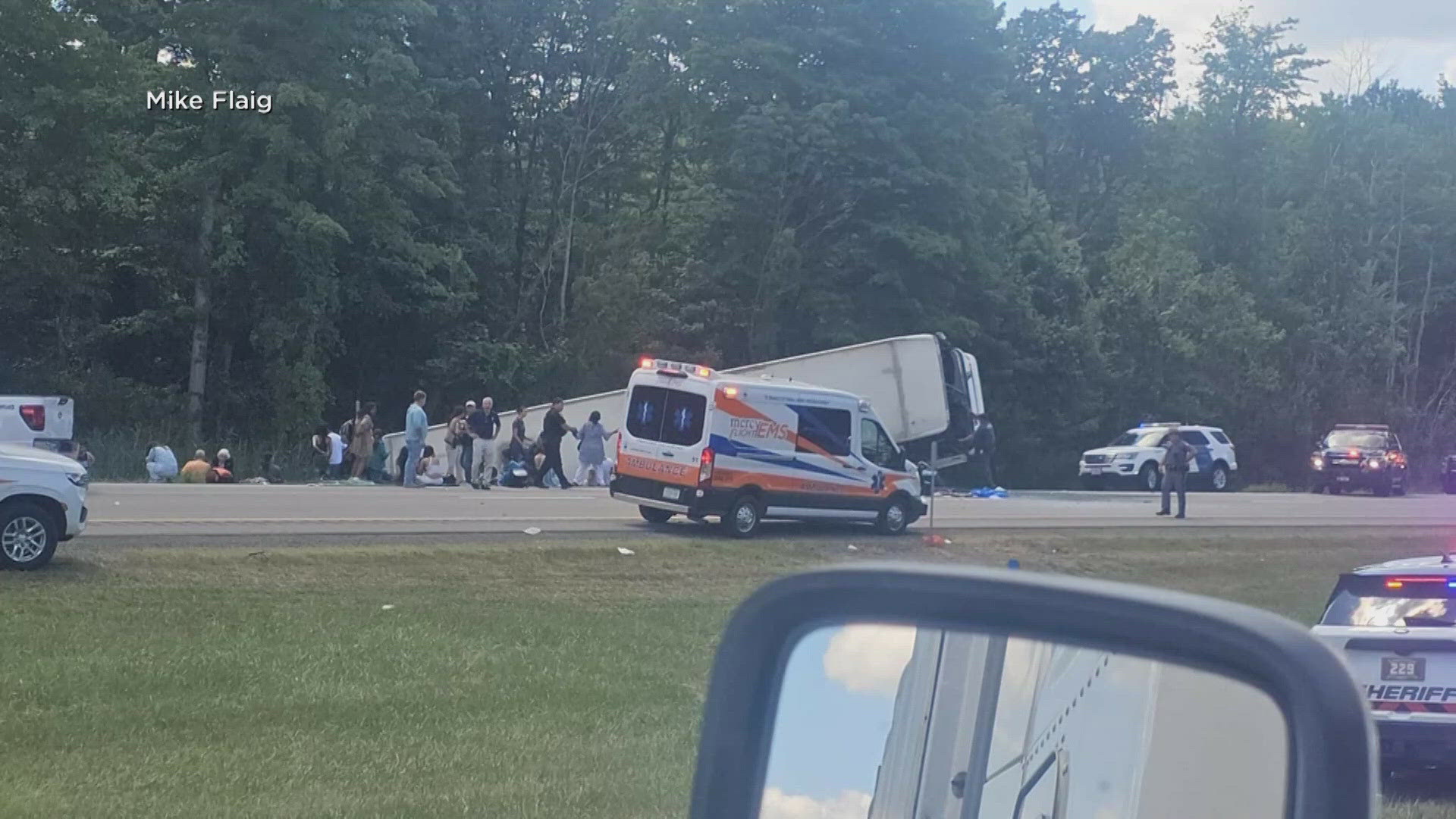 Fatal tour bus crash near Buffalo leaves 5 dead | khou.com