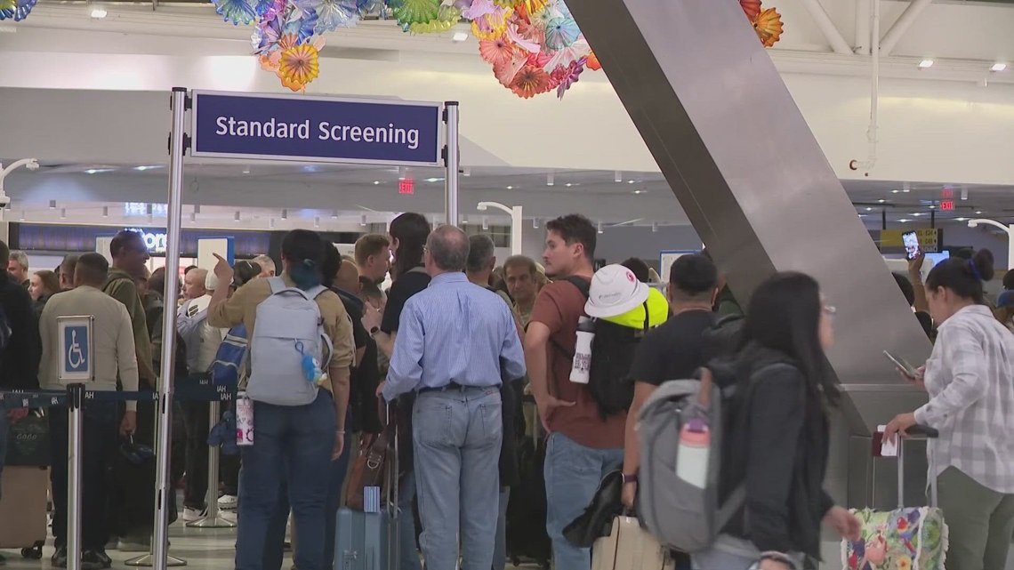 After massive weekend security lines at Houston airports, here's what ...