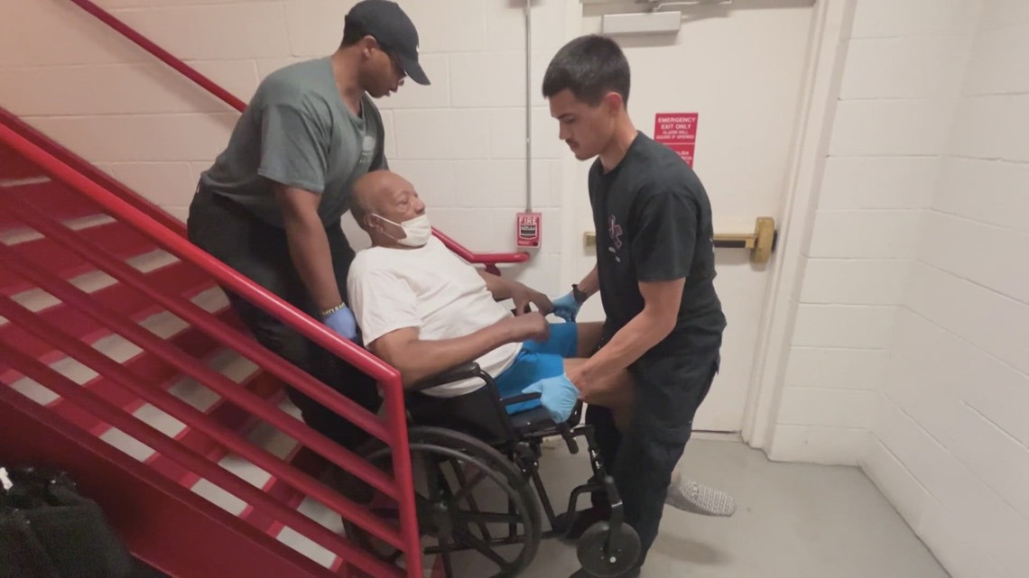 Disabled elevators trap former Houston Oiler, other seniors in their ...