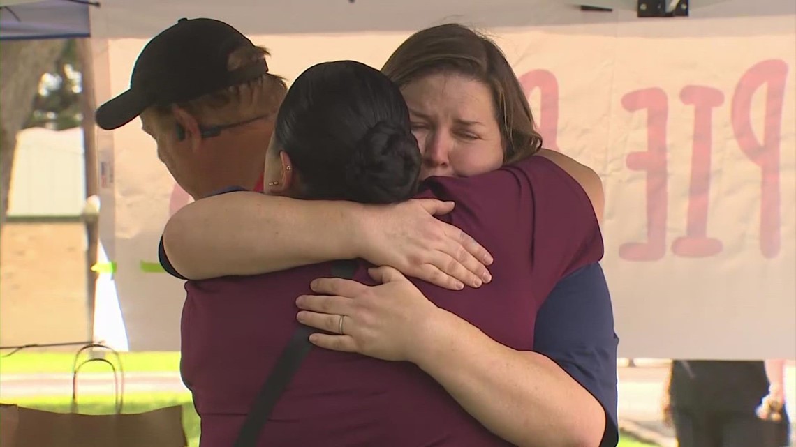 Uvalde shooting: Volunteers serve food, collect donations | khou.com