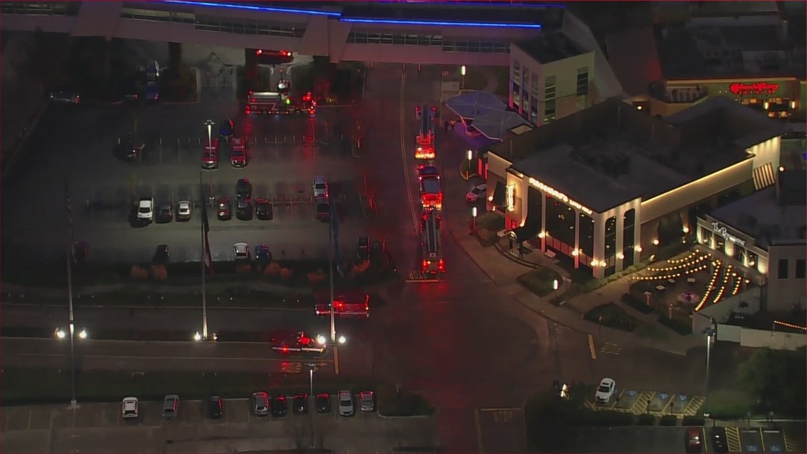 Memorial City Mall evacuated due to ammonia leak | khou.com