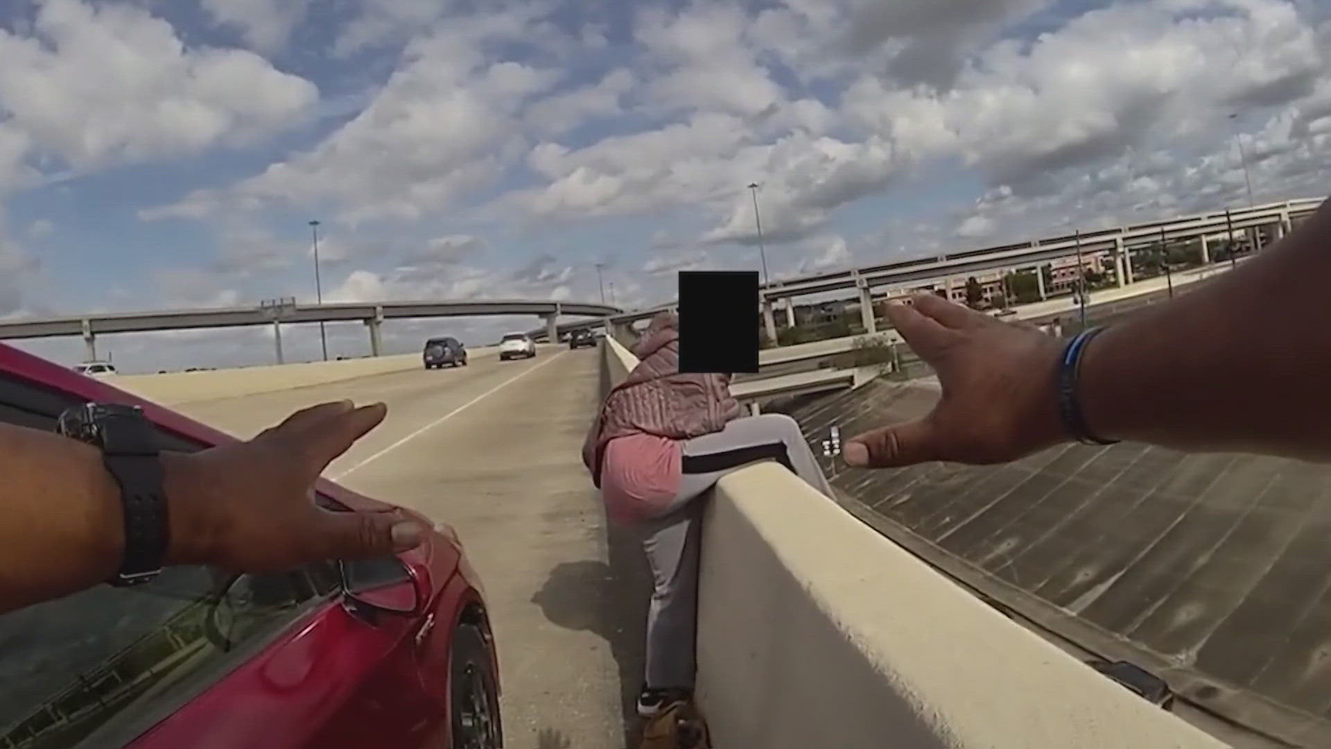 Fort Bend County deputy saves woman seconds before she jumped from Grand Parkway overpass | khou.com