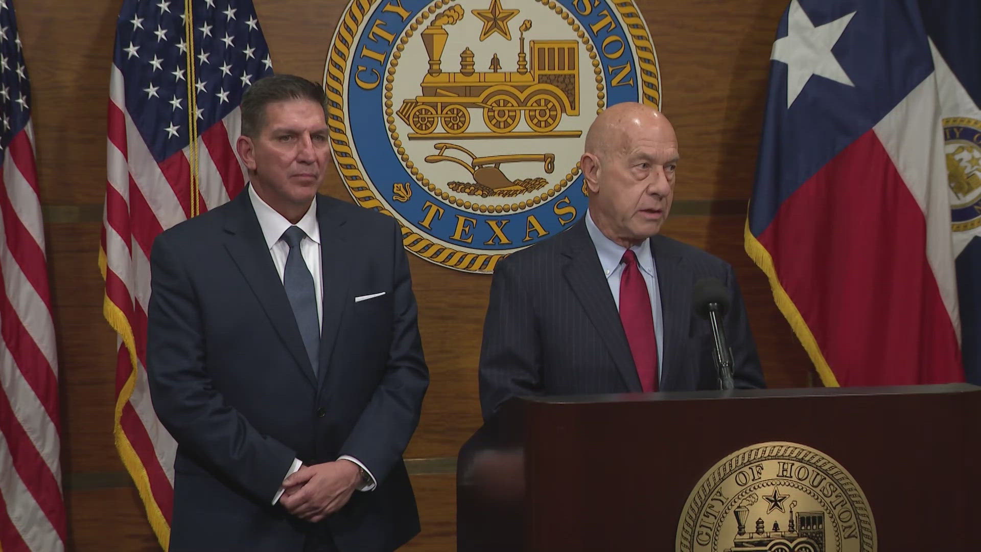 Samuel Peña replaced as Houston Fire Department chief by Thomas Muñoz ...
