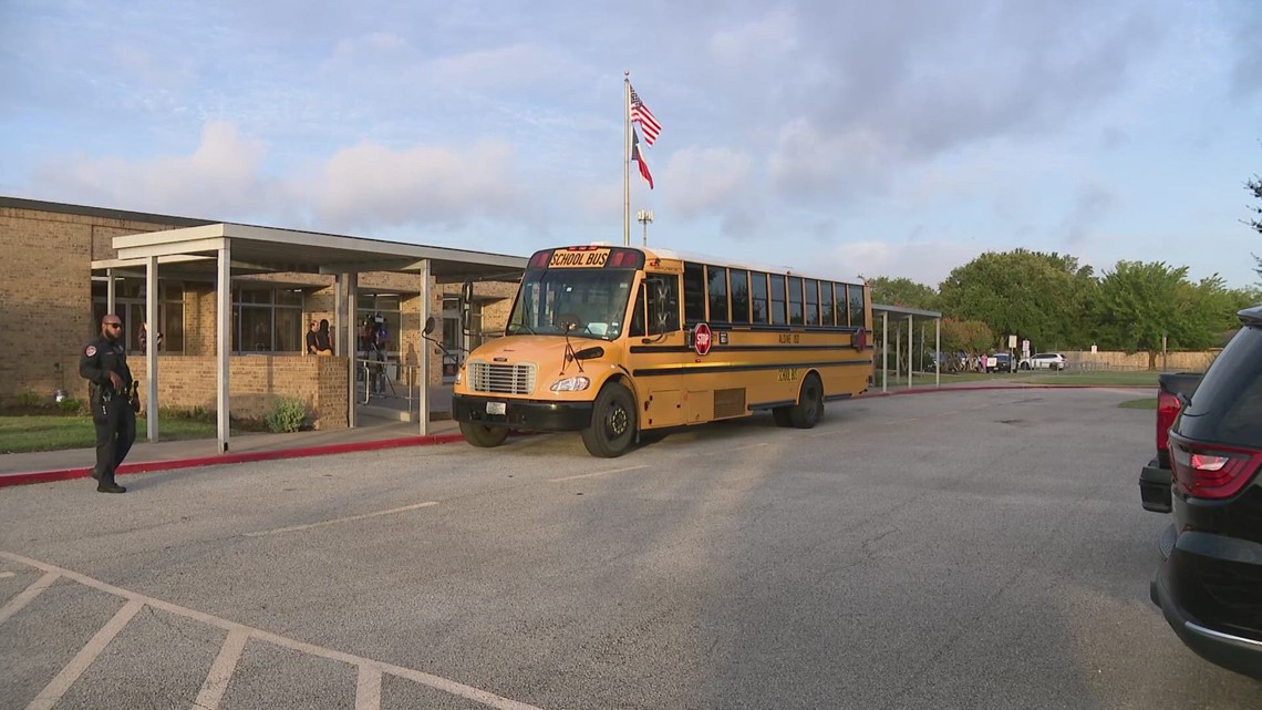 Aldine ISD students return to classrooms for new longer school year ...