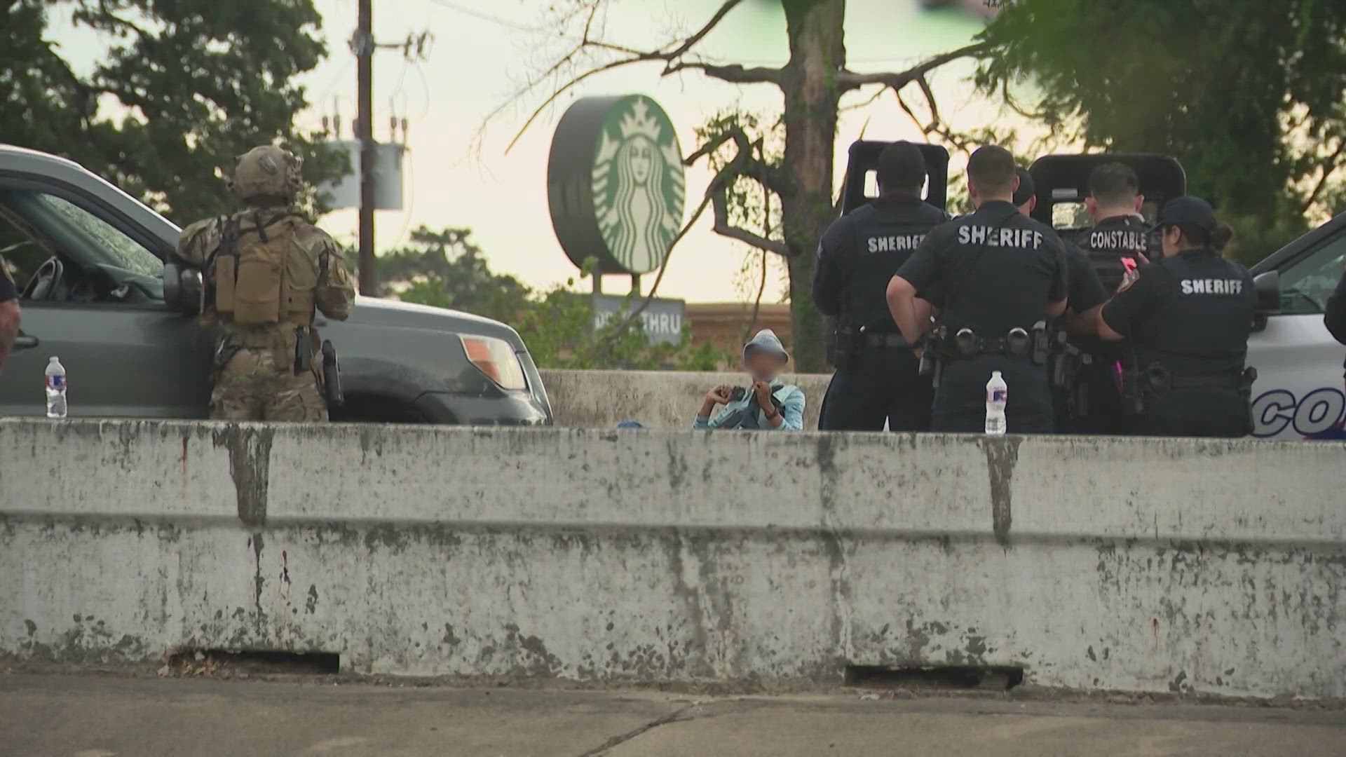 Harris County negotiator helps talk down woman in standoff in middle of ...