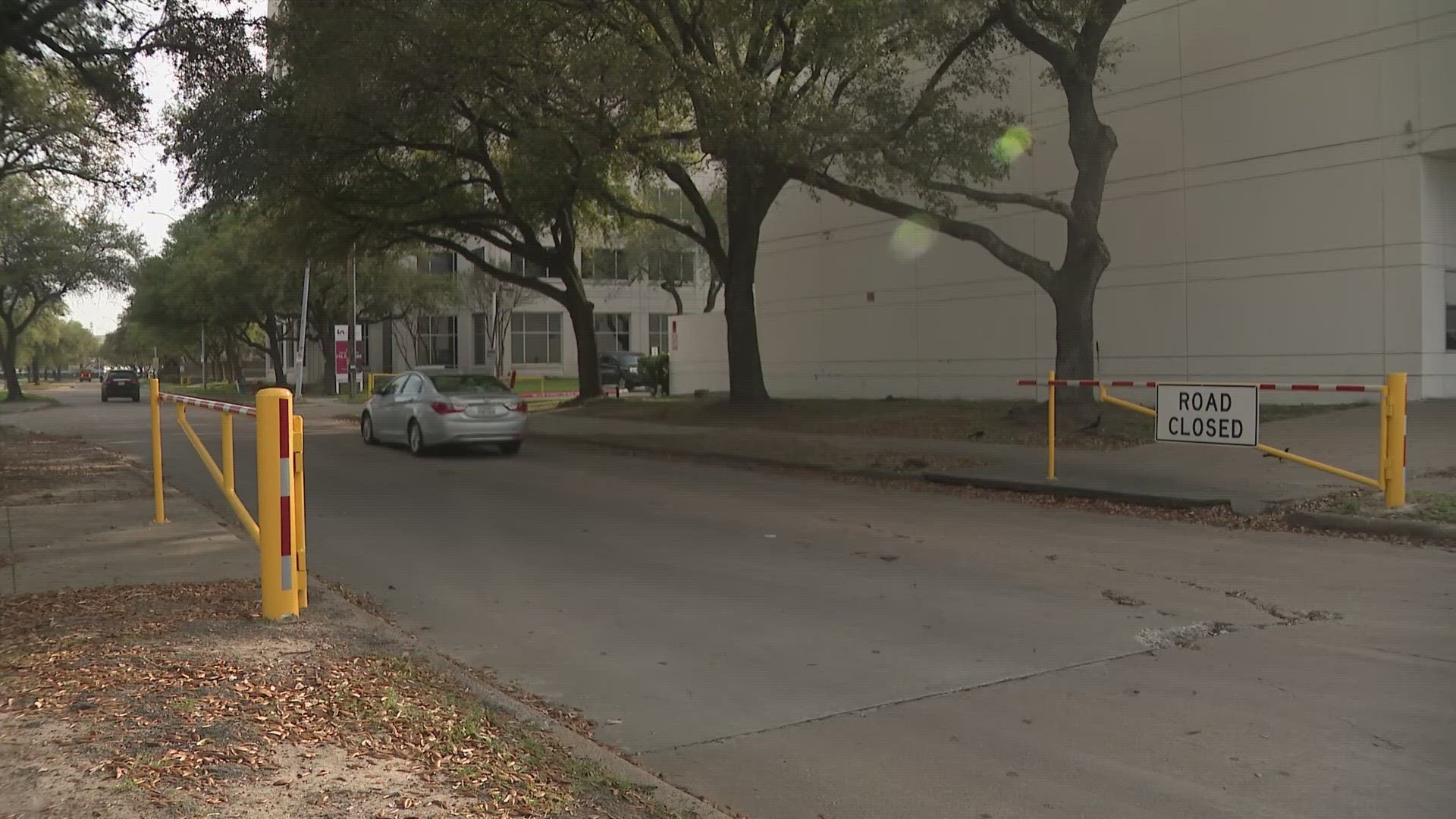 Permanent gates blocking side streets of 'Bissonnet Track' | khou.com