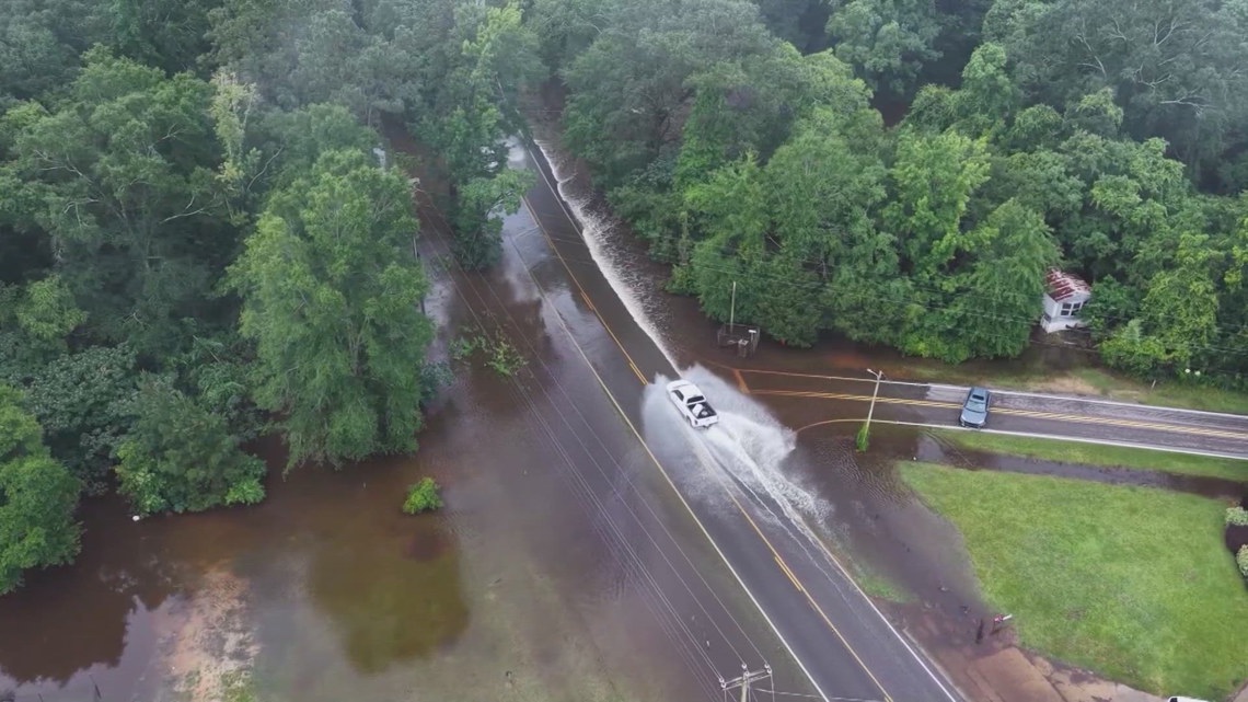 Mississippi neighborhood cut off by flood waters as Jourdan River rose ...