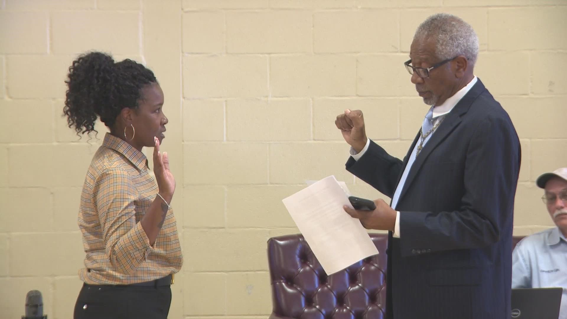 Hempstead, Texas, swears in first Black woman as mayor | khou.com