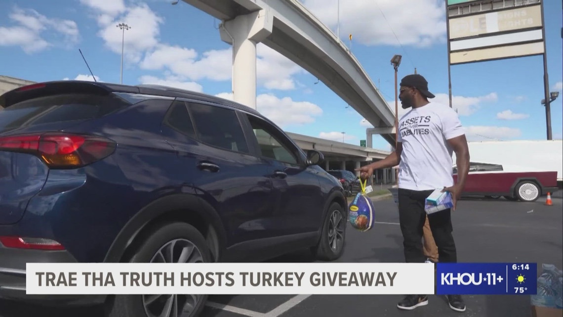 Houston rapper hosts turkey giveaway | khou.com