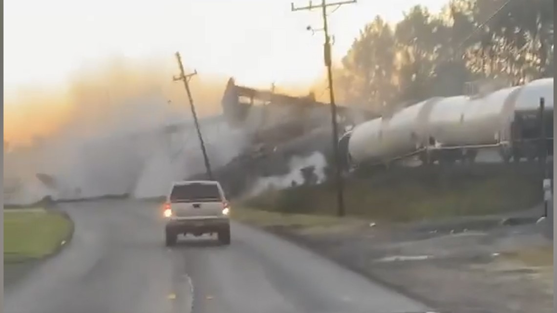 Witness video: Train derailment caught on camera in Southeast Texas ...