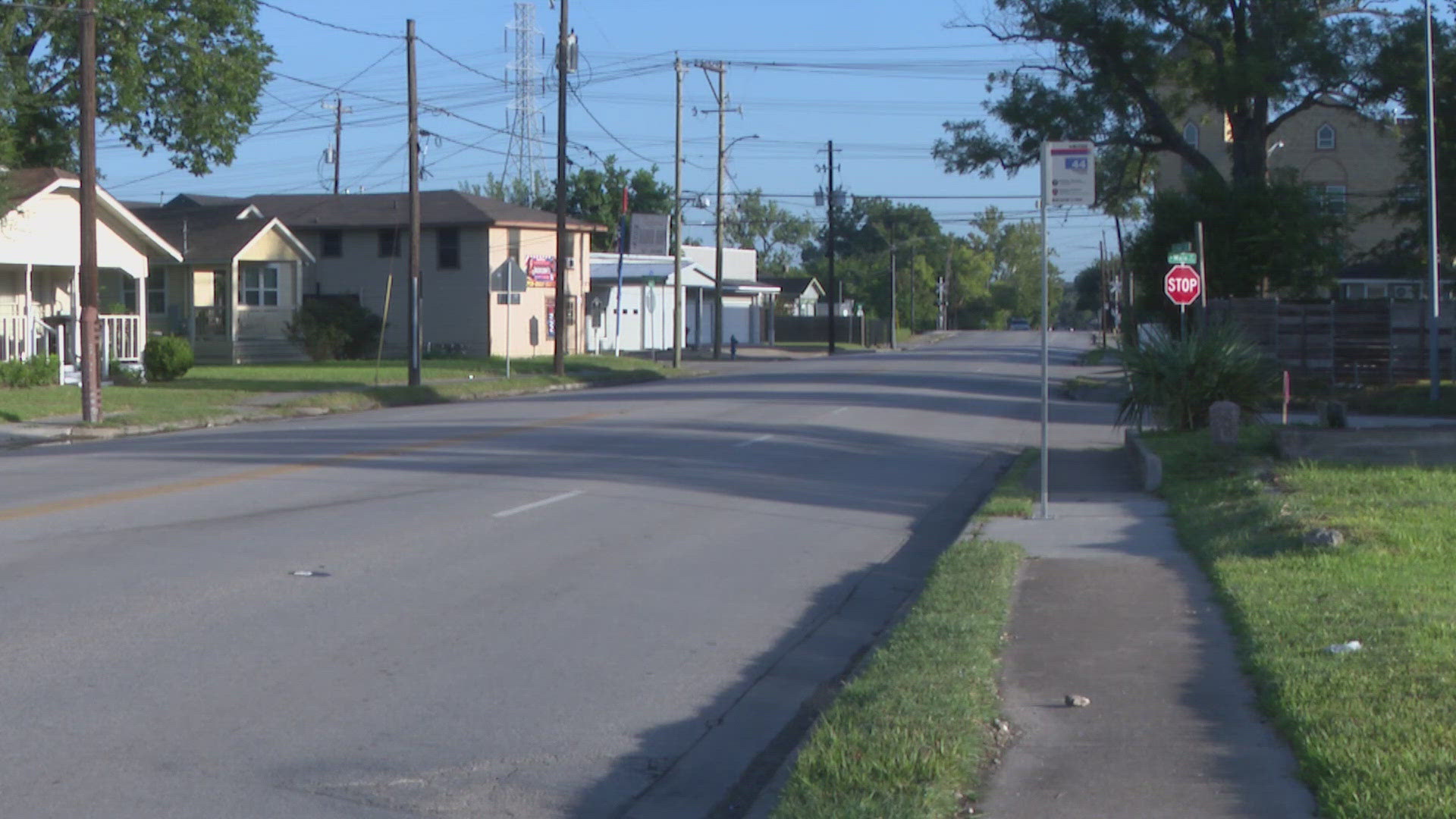 Man found dead near bus stop on N Main Street, HPD says | khou.com