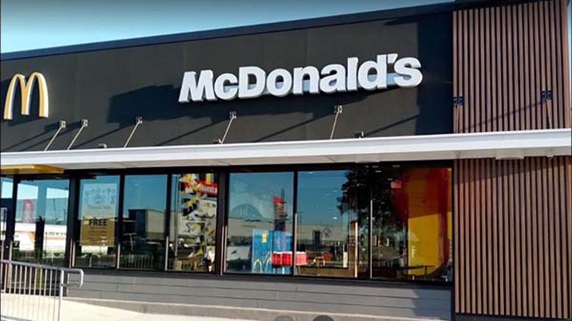 Suspects Pull Gun On Mcdonalds Manager During Argument Over Salt On