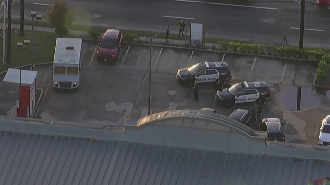 Houston police: Shots fired during armored truck robbery | khou.com
