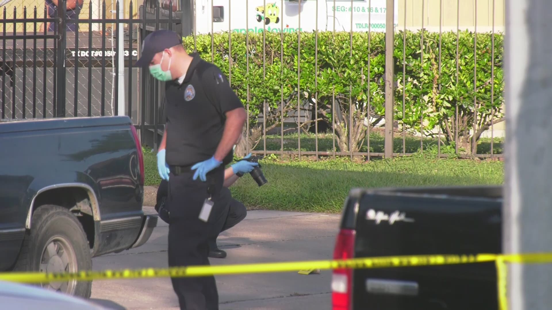 Raw Video Man Killed In Armed Robbery In Nw Houston Khou